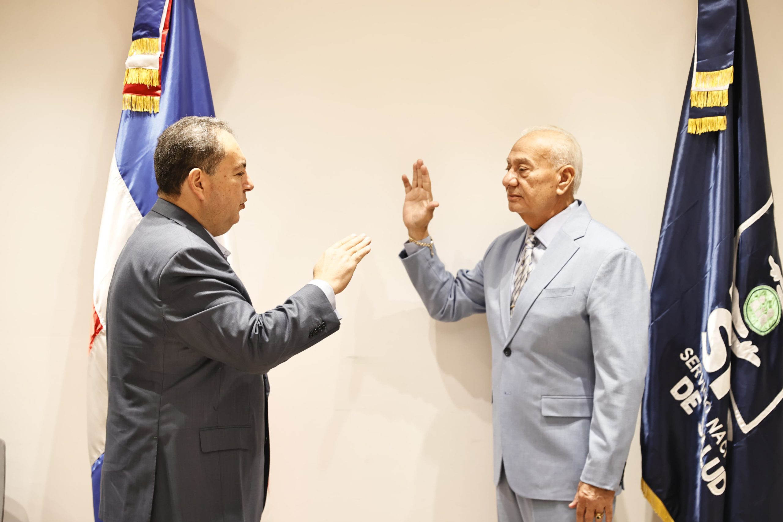 Director SNS juramenta nuevo director Hospital Doctor Antonio Musa – En ...